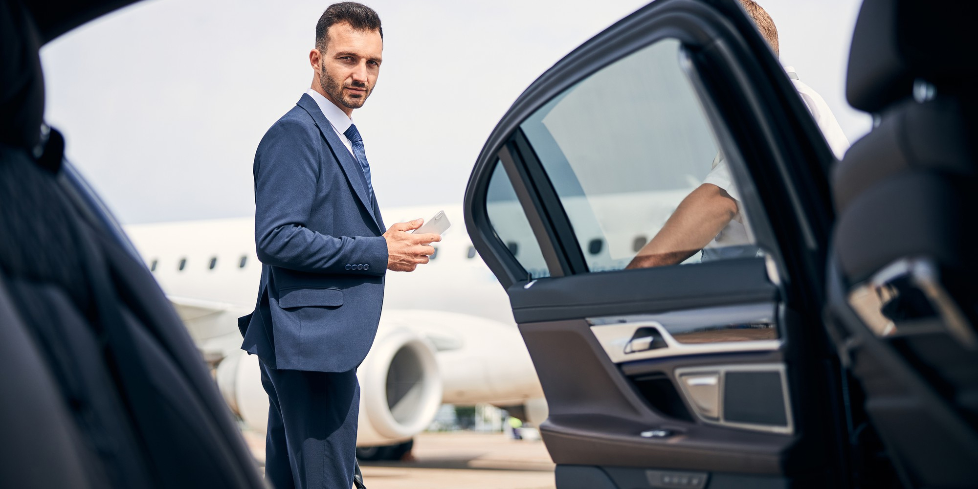 Book Your Hourly Chauffeur Service with Comfort | Rol Drive